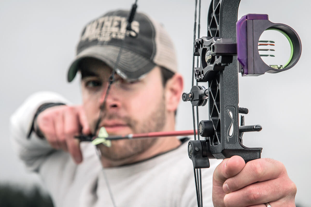 How to Aim a Compound Bow - Hunting Note